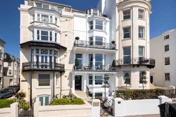 Eastcliff House & The Art Deco Flat - Brighton Marina