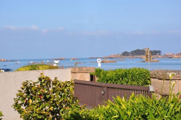 Appartement Belle Vue Mer Avec Wifi Et Cour Close Tregastel - Ref 42 - Trégastel