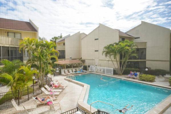 Heated Pool-short Walk To Beach, Free Trolley Around Siesta Key! - Siesta Key