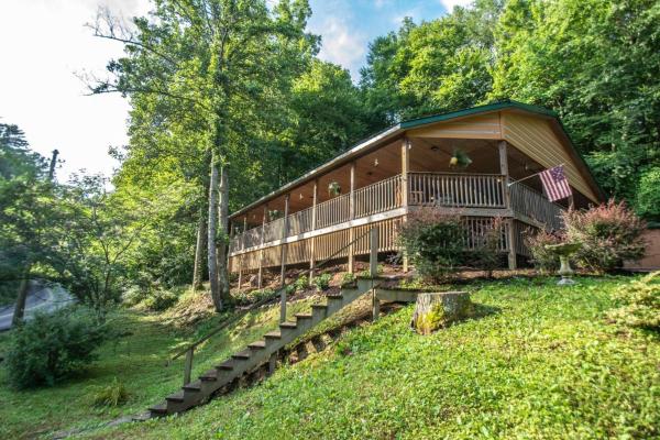Woods Mountain Cabin - Gatlinburg, TN