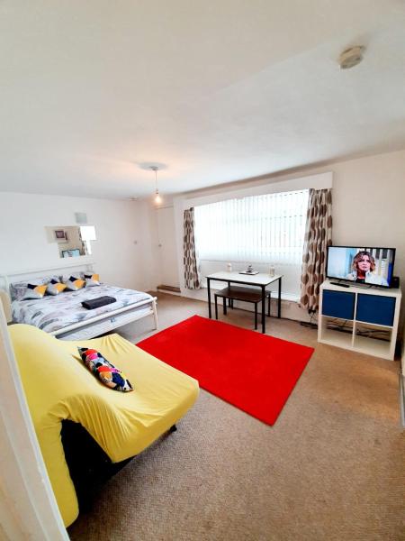 Rayleigh Town Centre 2 Bedroom Apartment - Southend-on-Sea