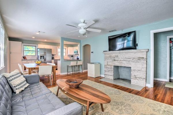 Steps To Daytona Beach Updated Home With Deck! - Ormond Beach, FL