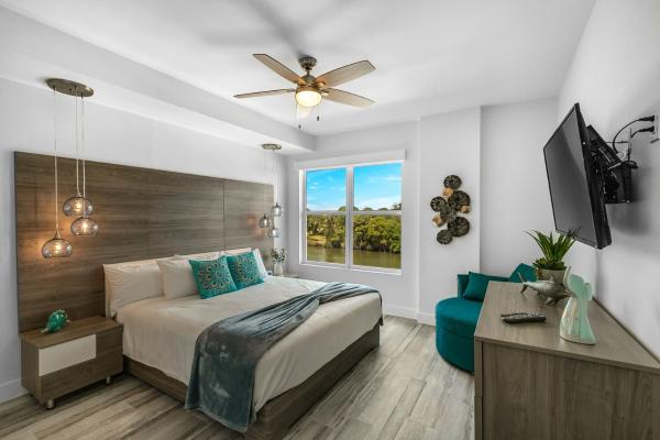 Cape Crossing Resort & Marina - Titusville, FL