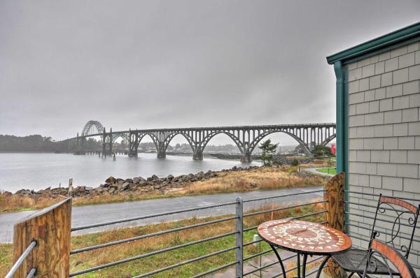 Waterfront Oregon Abode With Balcony And Ocean Views! - Newport, OR