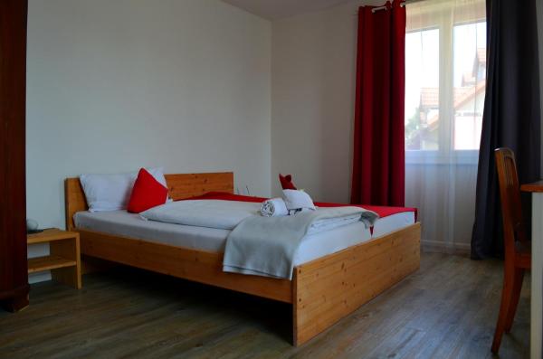 Hotel "Cafe Verkehrt" - Wellcome Motorbiker, Berufsleute Und Reisende Im Schwarzwald - Laufenburg