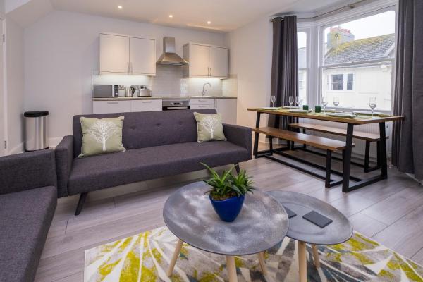 Beautiful Central Apartment - Brighton Marina
