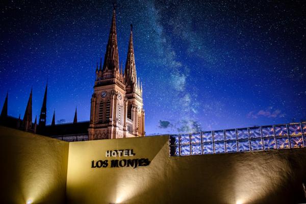 Los Monjes Hotel - Luján