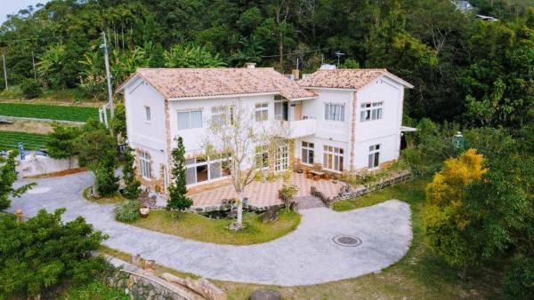 The House Behind Stream - 먀오리 현