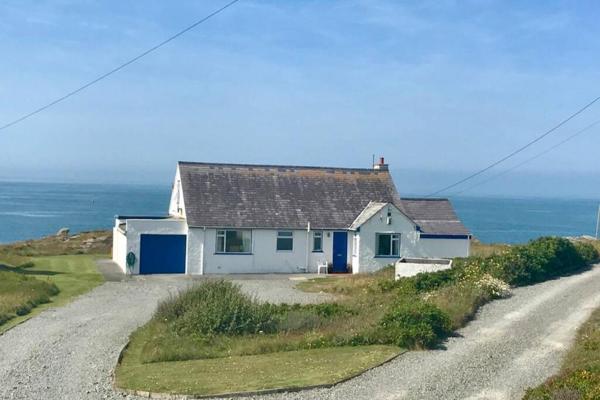 Ty Camp- 4 Bed Sea Front - Ravenspoint Road - Trearddur Bay