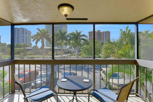 Inland Condo With Pool And Steps To Beach/food/shops - Marco Island, FL