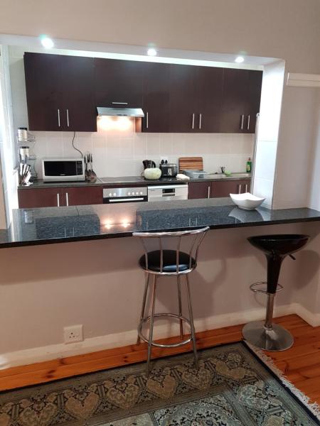 Bramber Court Art-deco Self-catering Apartments - Kaapstad