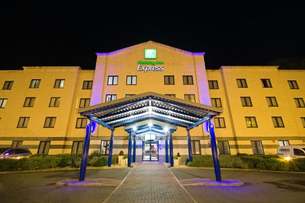 Holiday Inn Express Poole By Ihg - Wimborne Minster