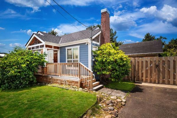 Vintage Beach Cottage - Arch Cape, OR