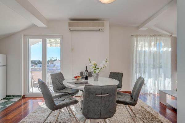 Apartment Karla - Novalja