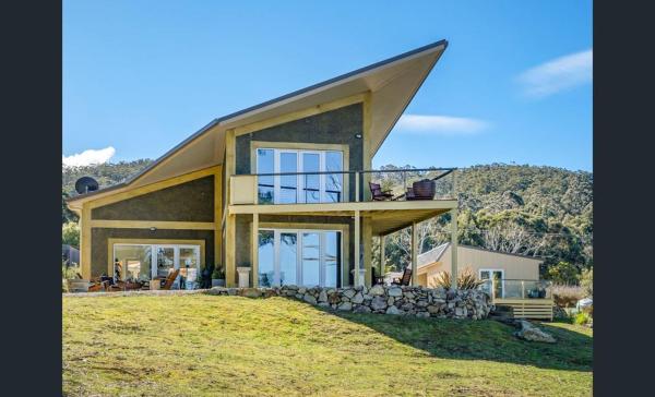 River Front Luxury Home - Cygnet