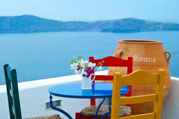 Manos Small World - Santorini