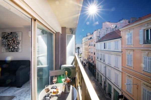 Near Croisette- 4 Star Studio -Seaview - Plage du Palais des Festivals de Cannes