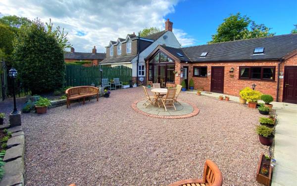 High View Cottage - Staffordshire