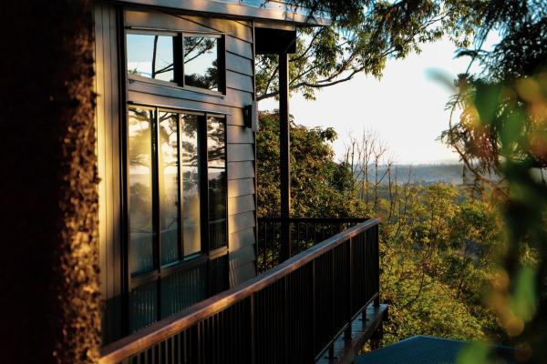 Luxury Hillside Chalet Overlooking Moreton Bay - Brisbane