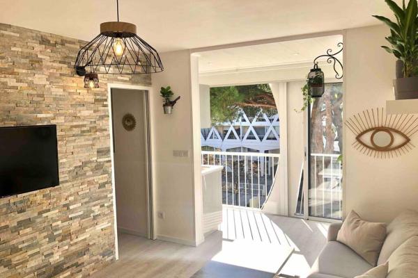 Grand Studio Cabine 30 M² Centre Ville, Refait à Neuf Pour Vous ! Climatisé - Aigues-Mortes