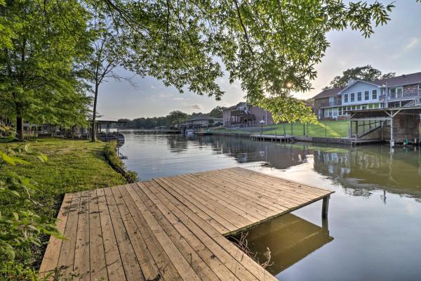 Lake Hamilton Home W/ Dock: 8 Mi To Hot Springs Np - Arkansas