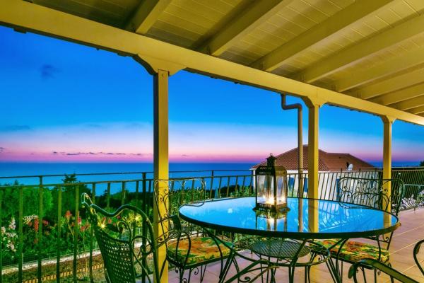 Spacious Apartment With Sea View In Tzamarelata - 90 M² - Asos