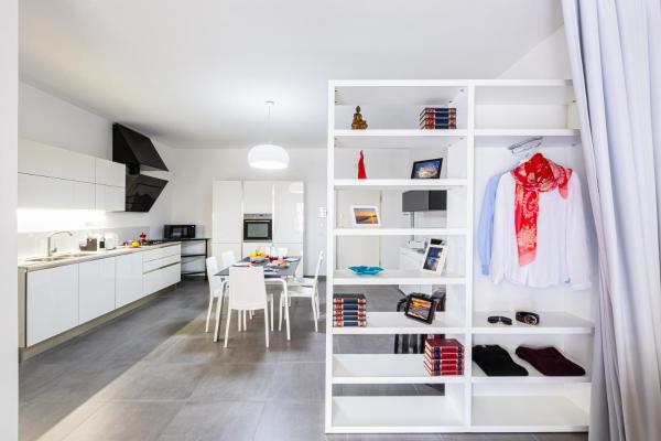Modern Spacious Apartment With Terrace, Balconies, Solarium & Gym - Sorrento