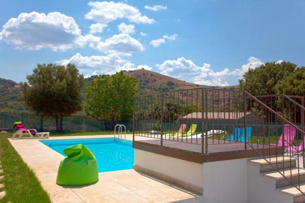 Villa Ensoleillée à Pietralba Avec Piscine Privée - Corsica