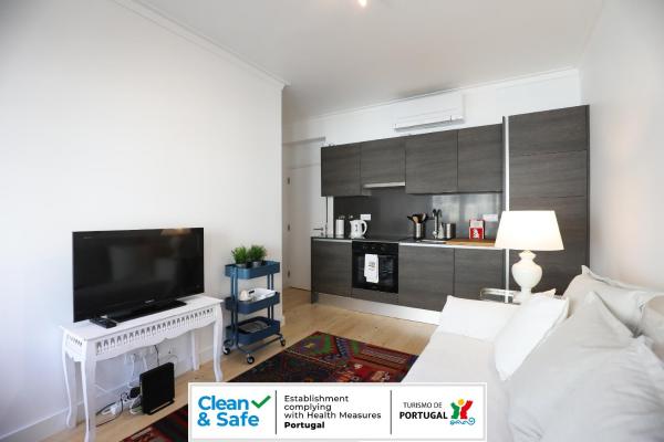 Central Lisbon Luxury Apartment - Campo de Ourique