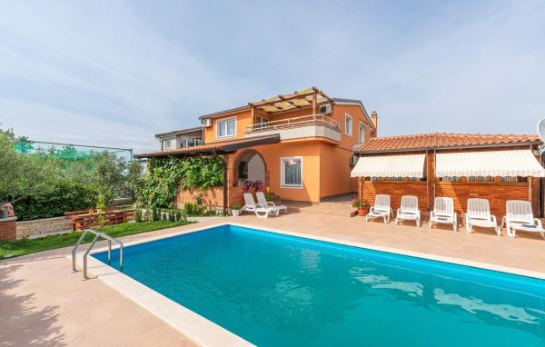 Villa Visnjan With Pool / Apartment No.1 On The First Floor With Balcony - Croatia