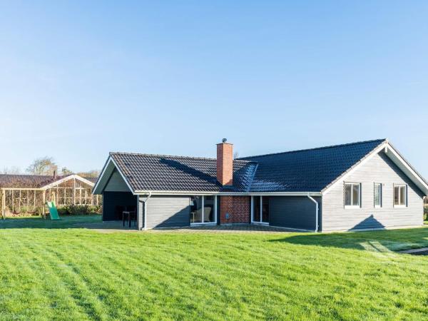 6 Person Holiday Home In Hemmet - Denmark