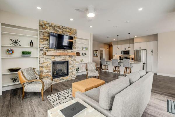 New Luxury Loft 404 I Huge Hot Tub I Great Views I Best Price I Free Adventures Daily - Winter Park, CO
