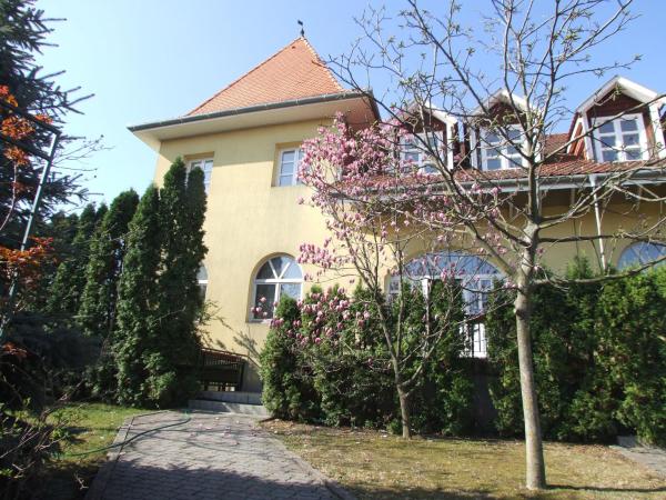 Art Guesthouse - Gödöllő