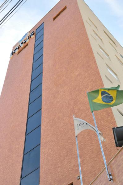 Lotus Hotel - à 6 Km Do Santuário De Aparecida-sp - Lorraine