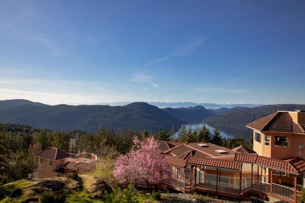 Villa Eyrie Resort - Vancouver Island