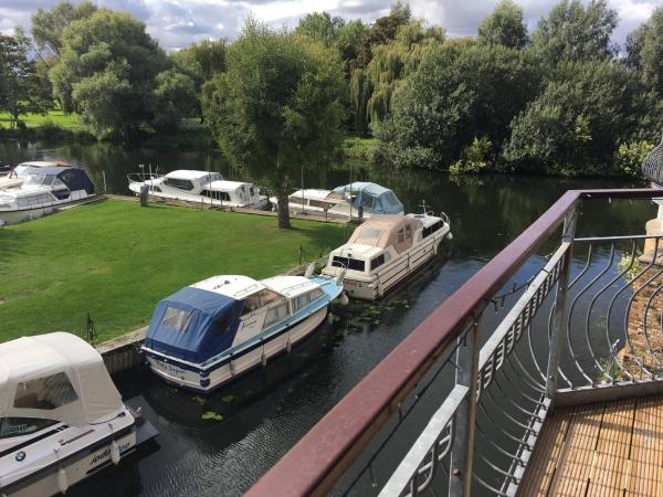 Waterfront House In The Heart Of St Neots - St Neots