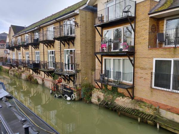 Waterfront Apartment In The Heart Of St Neots - St Neots