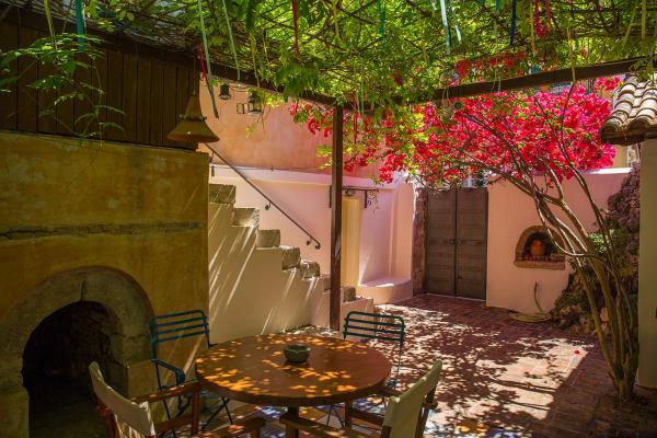 Lefkada Town Traditional House / Cozy Yard - Greece