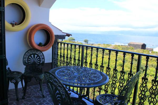 Charming House With Sea View In Prainha + Enclosed Garden - Portugal