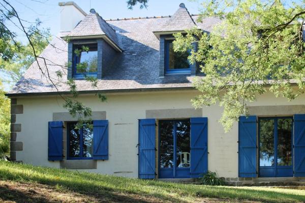 Maison De Caractère à Plougrescant Avec Jardin Et Parking. - Bretagna