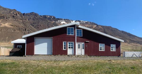 Hvammur 2 Guesthouse Red House - Iceland