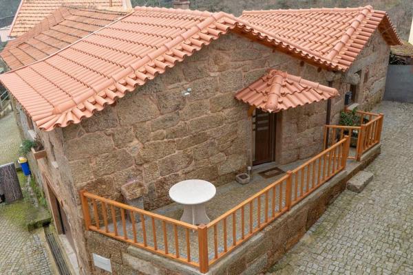 Casa Largo S Lourenço E Casa Da Videira - Viseu District