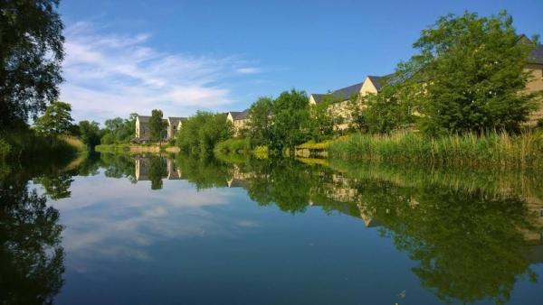 Penthouse Apartment On The River - 65 Skipper Way - St Neots