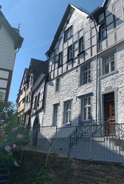 Manoir -1654- Historisch Schlafen In Monschaus Altstadt - Monschau