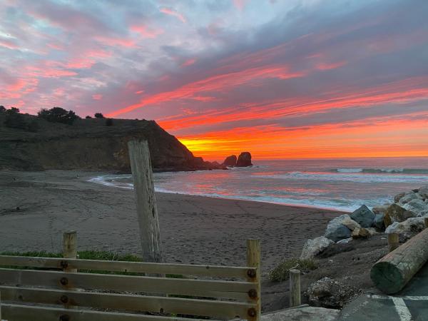 Sea Breeze Motel - Half Moon Bay, CA