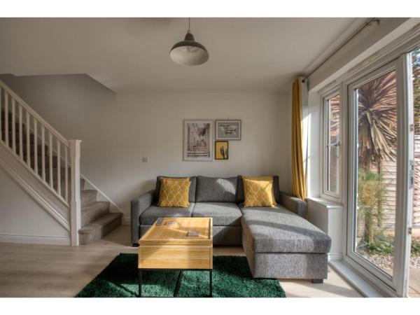 Peaceful Terrace House With Allocated Parking Bay - Reading