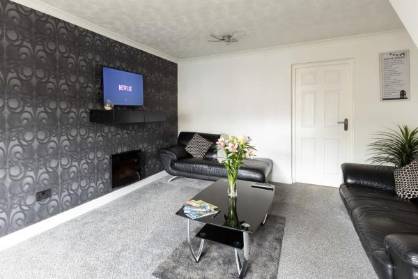 Capri 13 Sa - 3 Bedroom House Close To Loughborough University, Ev Car Facilities, Free Parking, Free Wifi - Ask For Contractor Rates! - East Midlands Airport (EMA)