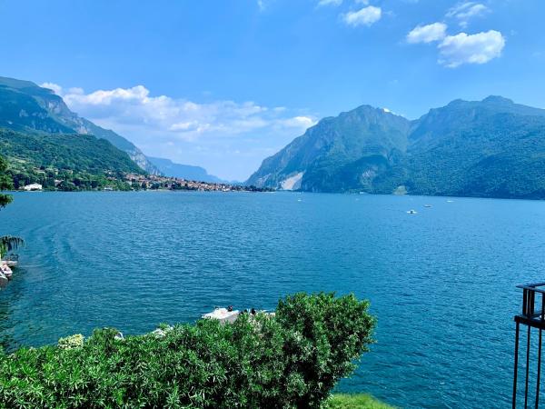 Mamma Ciccia Holiday Home - Lake Front Apartment - Mandello del Lario