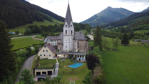 Pool, Pokale, Sauna, Billard, Kirche U. Viel Natur - Austria