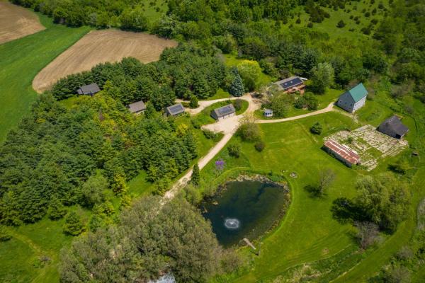 Hawk Valley Retreat & Cottages - Galena, IL